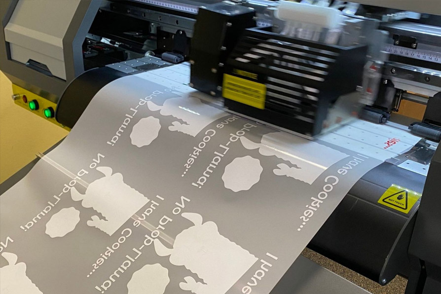 Печать стикеров на монтажной пленке 🖨 Цена на печать стикеров и наклеек ...